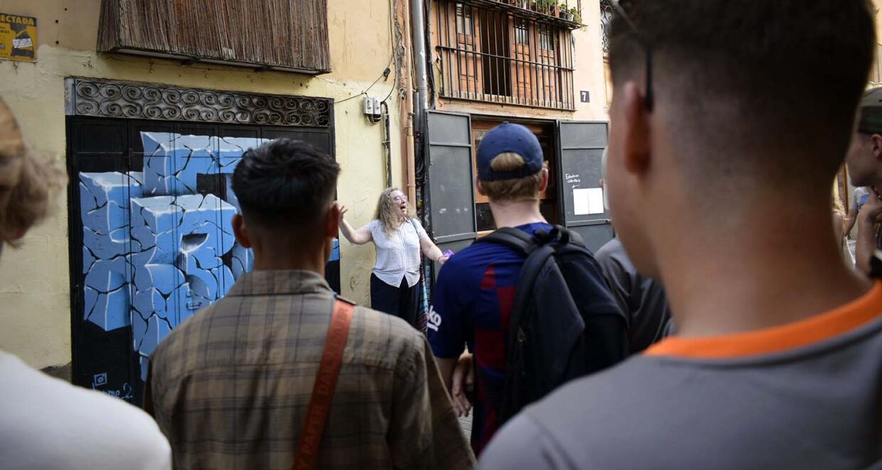 What are the top 3 murals observed in the street art tour around Valencia?